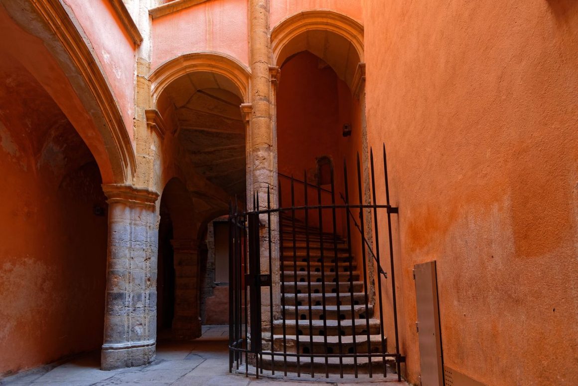 Visiter les traboules de Lyon : tout ce qu’il faut savoir ! - VisiteLyon.fr